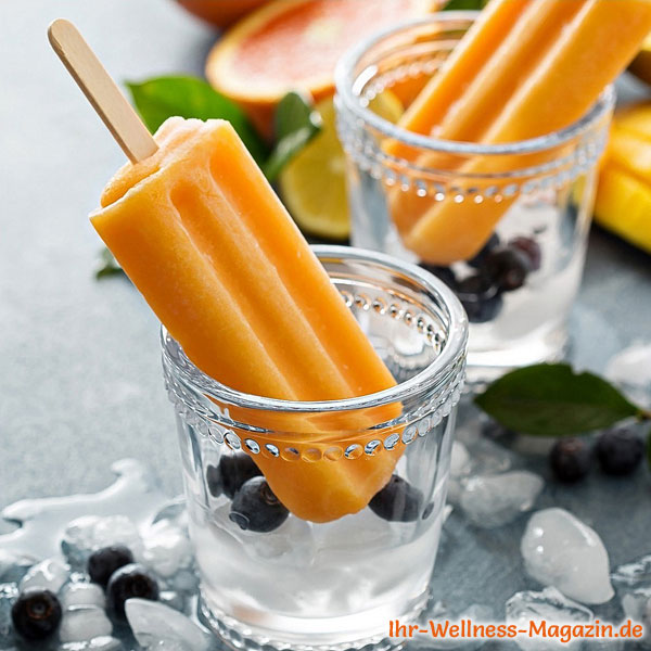 Mango-Eis am Stiel selber machen - gesundes Low-Carb-Eis-Rezept ohne Zucker